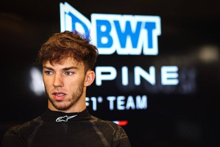 Alpine Piloten testen V8 Supercar — FormelAustria