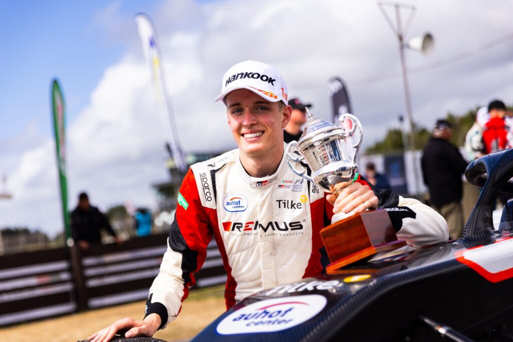 Charlie Wurz gewinnt weiter! — FormelAustria