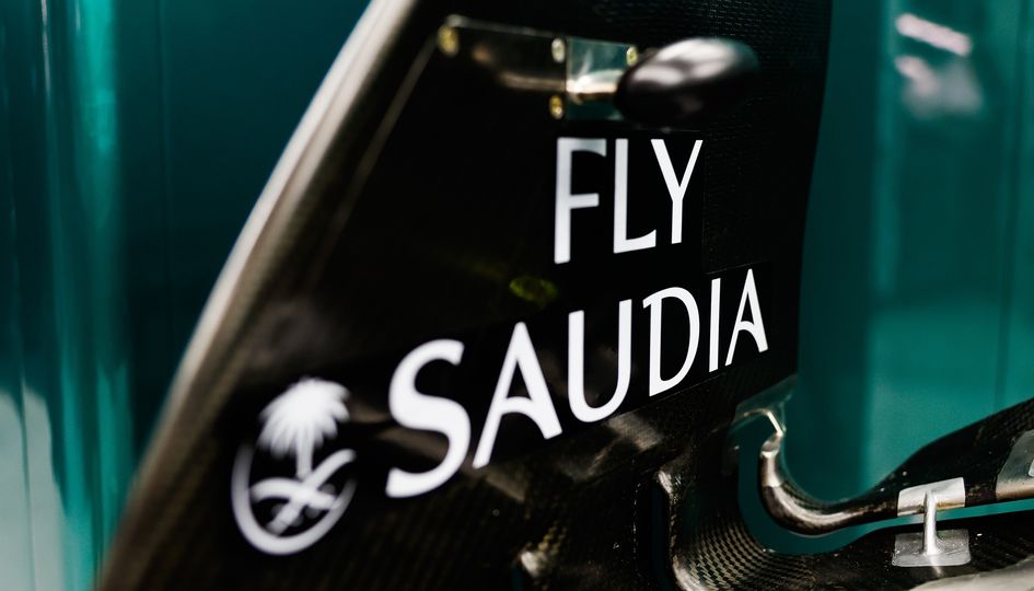 Aston Martin geht Partnerschaft mit SAUDIA AIRLINES ein — FormelAustria