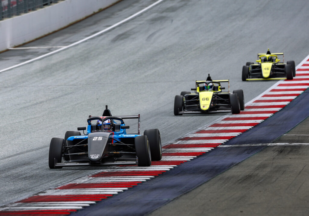 Solides Heimspiel von Renauer in der ACCR Czech Formula — FormelAustria