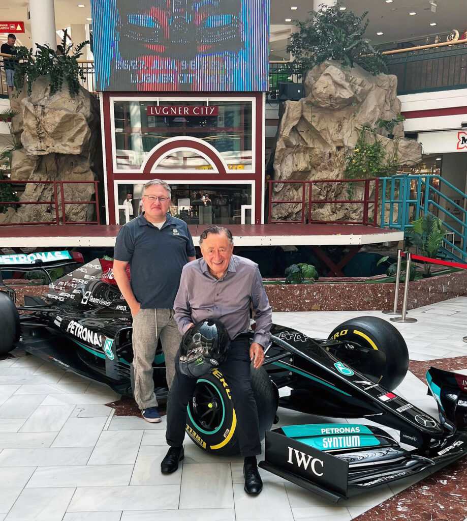 F1 Fans stürmen die Lugner City! — FormelAustria