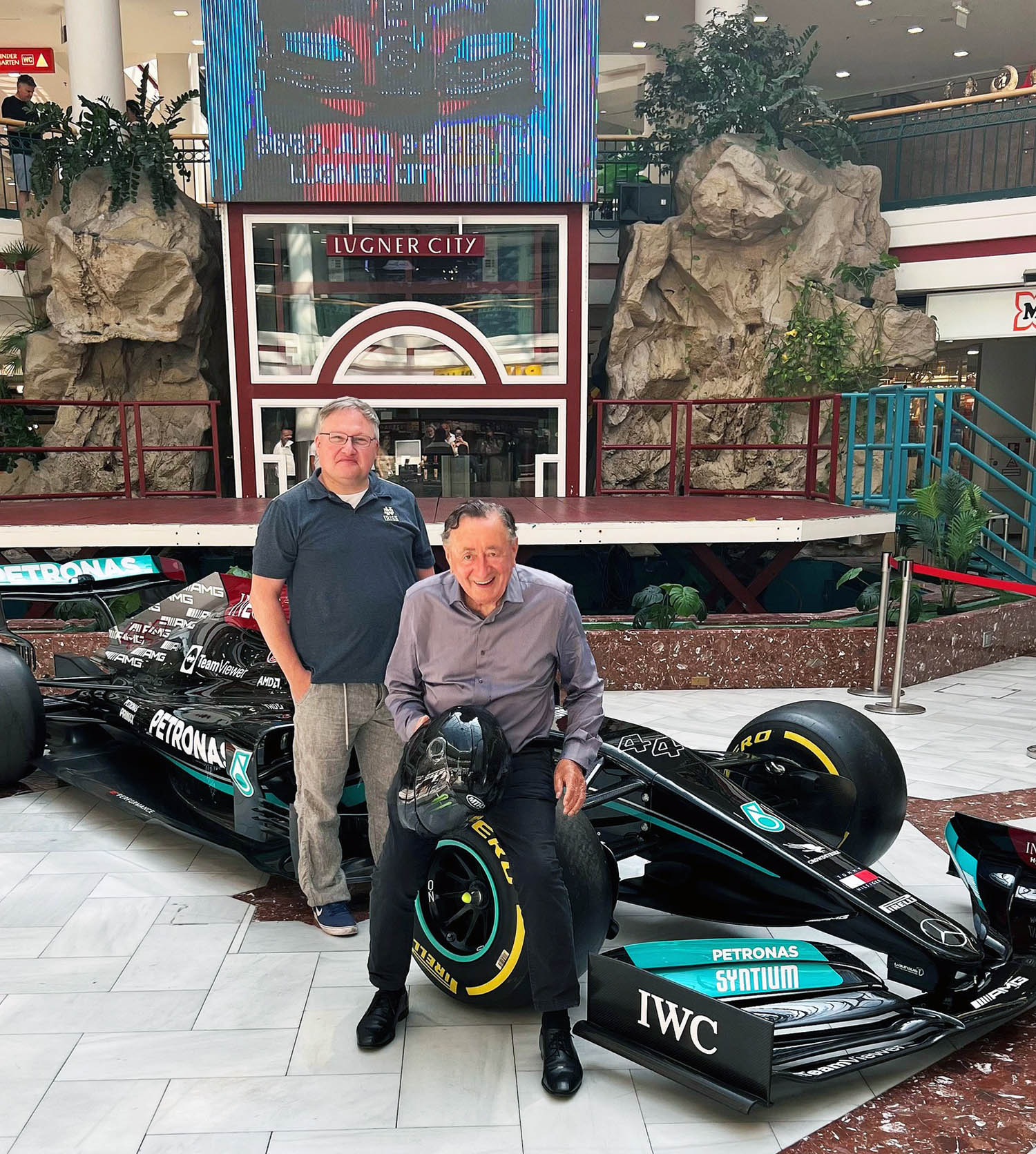 F1 Fans stürmen die Lugner City! — FormelAustria