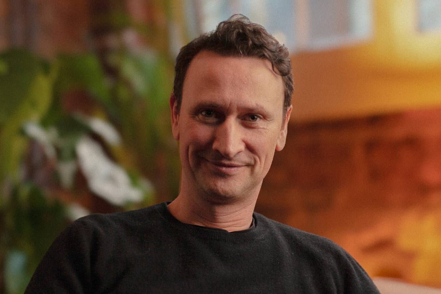 Revolut Marketingchef kritisiert Ferrari-HP Lackierung — FormelAustria