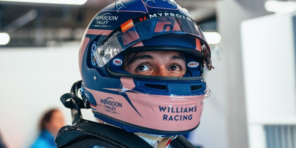 Spende für neue Sporthalle in Thailand — FormelAustria